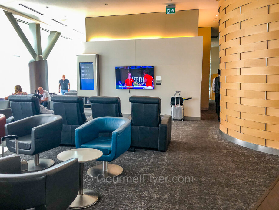 Review: Air Canada Maple Leaf Lounge Vancouver (YVR) Transborder ...