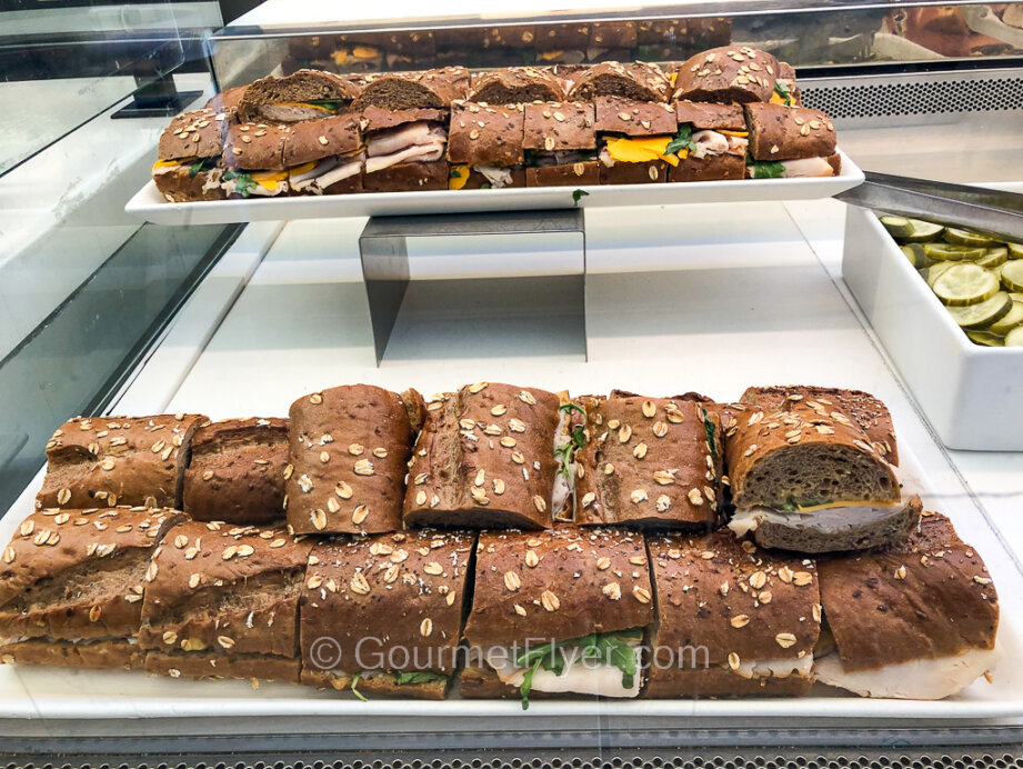 Review: United Club Newark Airport EWR Gate C123 – Gourmet Flyer Review: United Club Newark Airport EWR Gate C123 – Gourmet Flyer